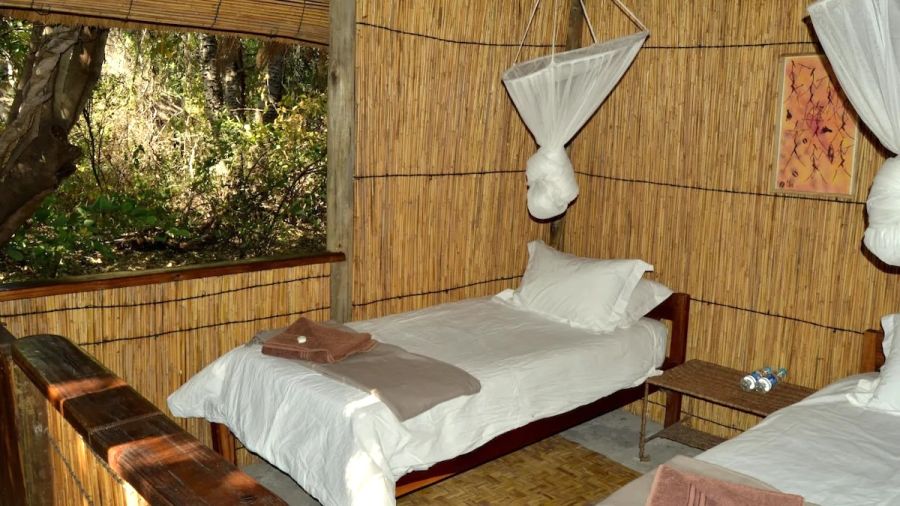 Ngepi Camp: Chalet in Okavango Panhandle